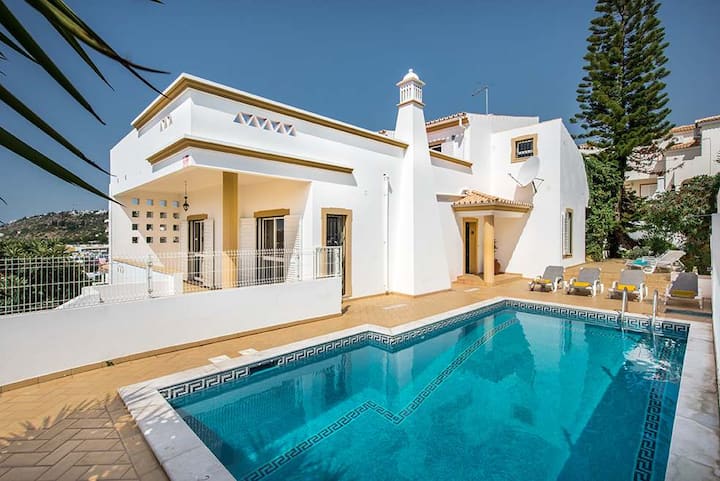 Villa Almanda, Spacious & Great Location By Marina - Albufeira
