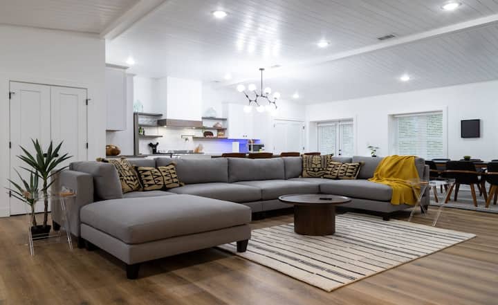Posh 4br/3.5ba Mid-century Ranch Abodebucks - St. Louis, MO