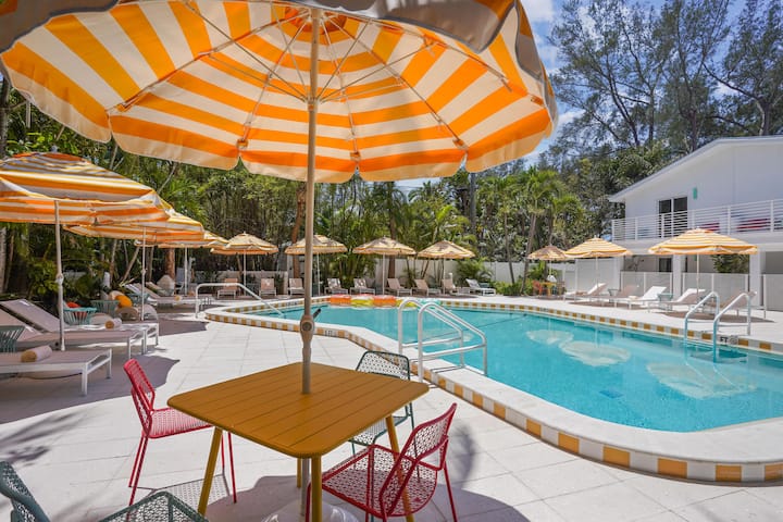 Mello On The Beach - Looney Dunes - Holmes Beach, FL