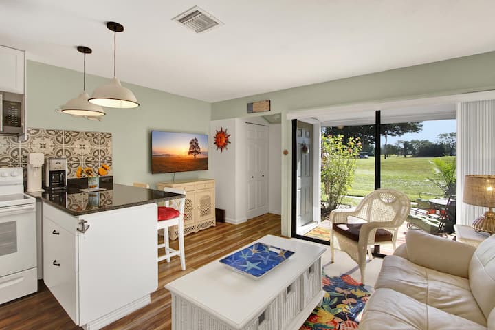 Vibrant 1/1 Golf Course Front In The Meadows - Sarasota, FL