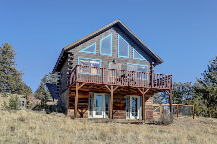 Secluded Mtn Escape: Rec Room & 35 Acres - Colorado