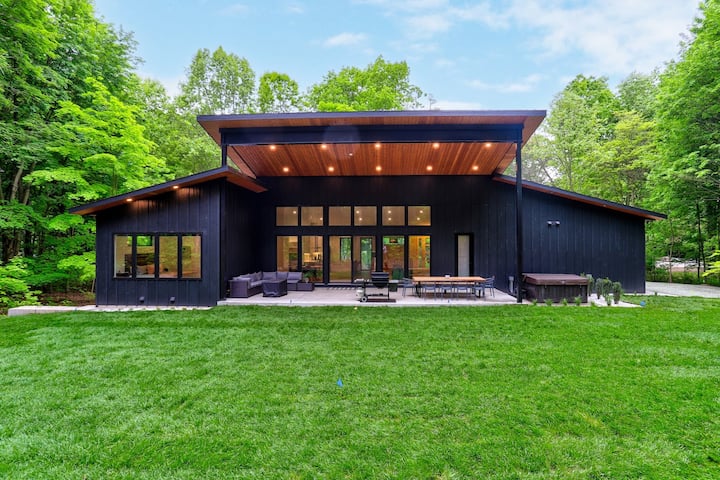 Riverside Retreat - Saugatuck, MI