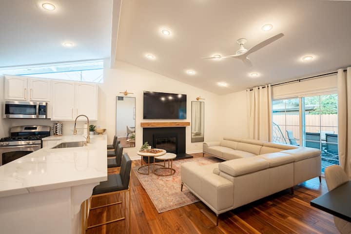 Disneyland: Luxury Hyatt Home 3bdrm. Prof Clean - Anaheim, CA