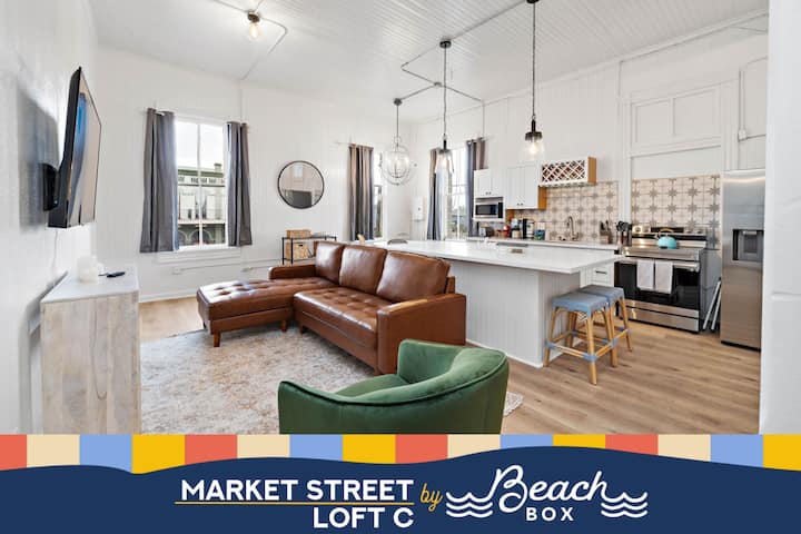 Historic Downtown Galveston Loft With Balcony - Texas City, TX