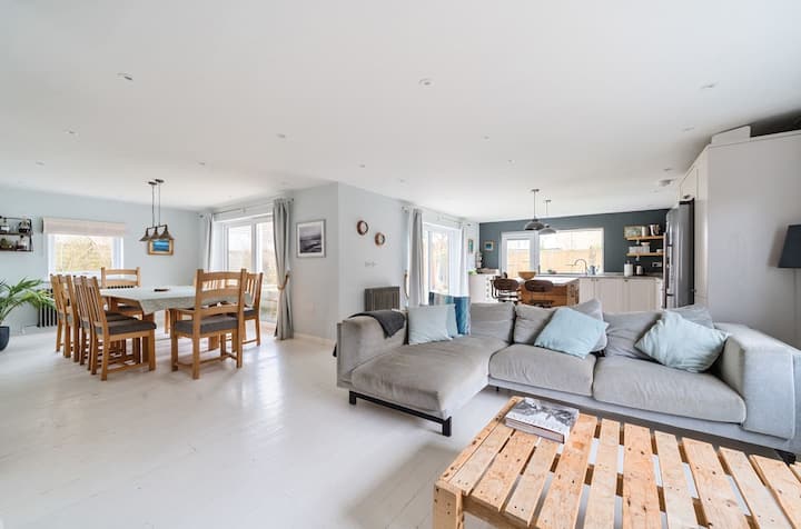 Family Seaside Retreat With Roof Terrace Sea Views - Chichester