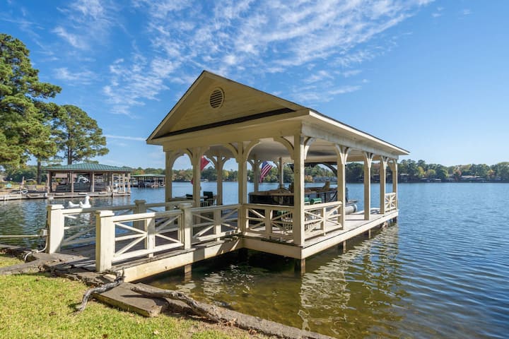 Family-friendly Secluded Lakehouse W/ Dock & Patio - Hot Springs, AR