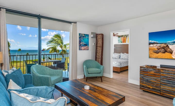 2/2 Modern & Elegant Penthouse Oceanfront Vistas - Kihei, HI