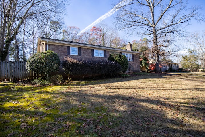 Tiger Walk - 3 Miles From Death Valley! - Clemson, SC