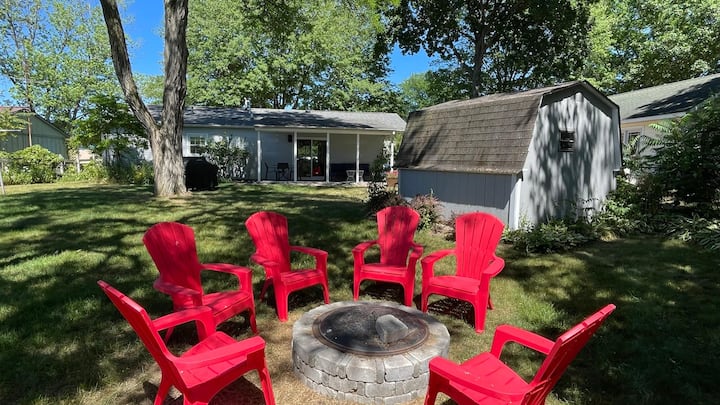 Quiet Neighborhood Blks To Town/beach Fenced Yard - New Buffalo, MI