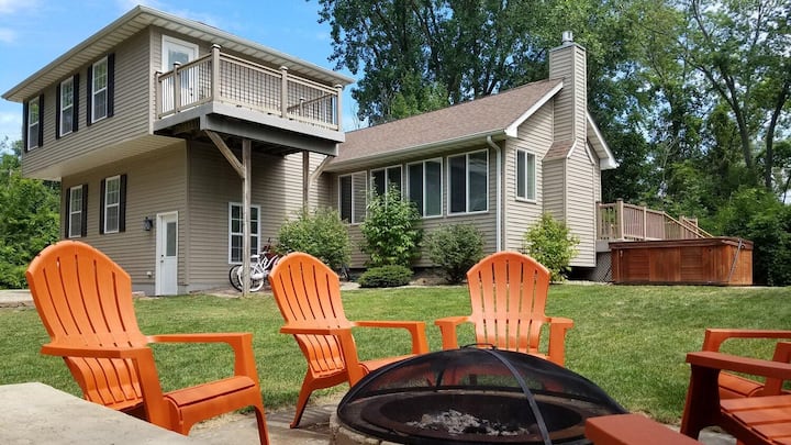 Quiet Neighborhood Home Hot Tub Fire Pit Large Dec - New Buffalo, MI