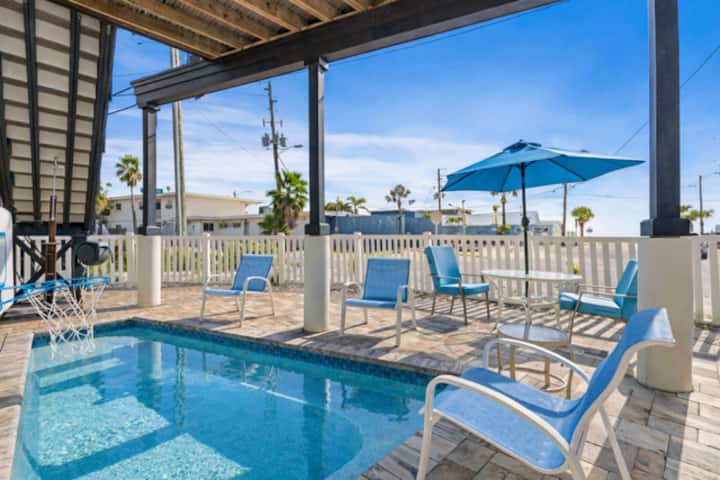 Beach! Large Spa. Ocean Views - Treasure Island, FL