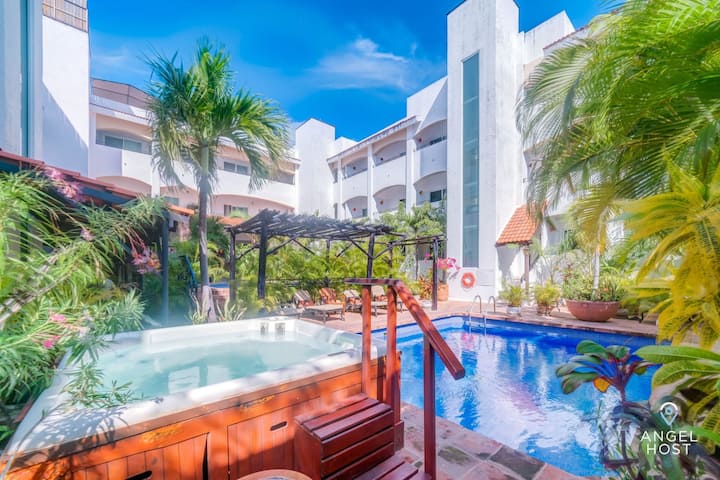 Central Location, Pool, Parking & Steps From Plaza - Playa del Carmen