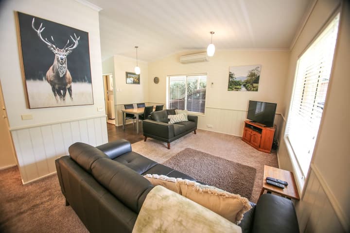 Silver Birches Holiday Village - Unit 8 - Porepunkah