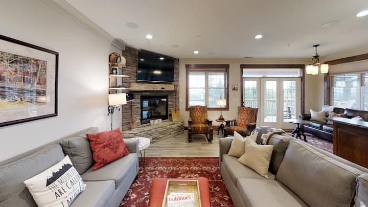 Black Bear Crossing #21-slopeside W/ski Trail View - Snowshoe, WV