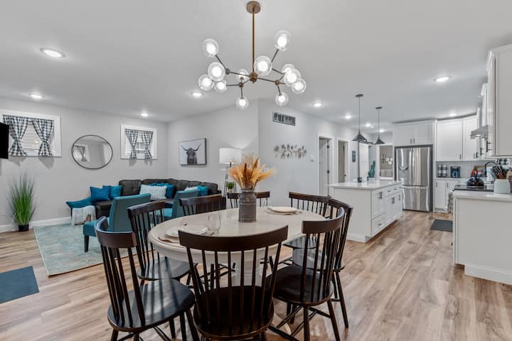 Blue Door Bungalow | Jz Vacation Rentals - St. Louis, MO