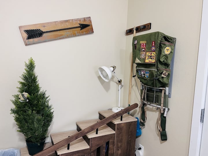 Scout- A Rustic “Cabin” Apartment, Very Fast Wifi - Salem, OR