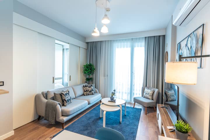 Stylish City Living - Your Urban Charm - Küçükçekmece