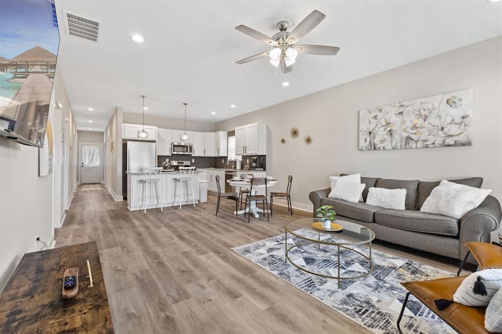 Veronica's Place: Work Friendly & Near Downtown - Louisville, KY