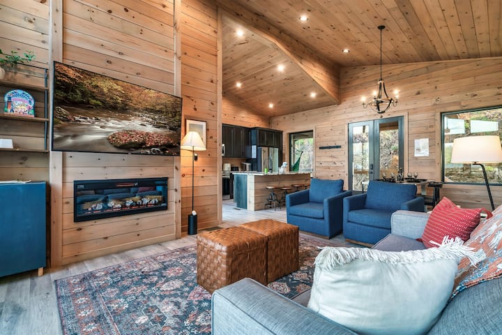 Dog-friendly Cabin | Gas Grill Hottub - Sevierville, TN