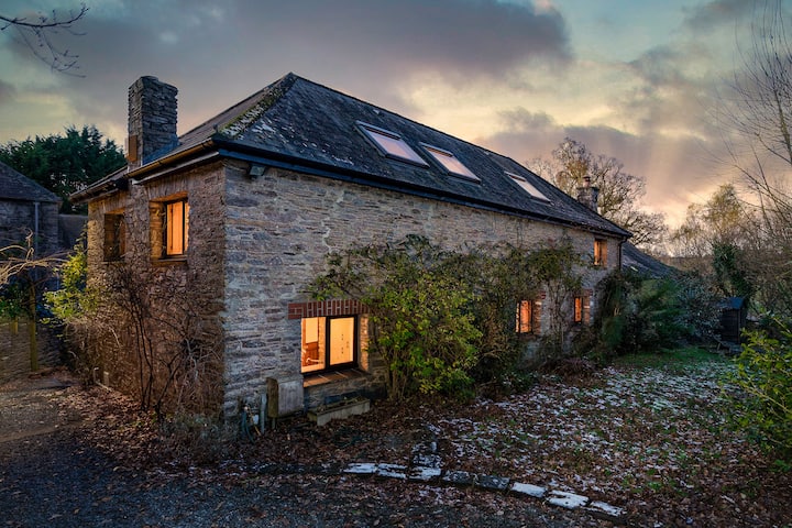 The Old Coach House - Cosy Barn, Garden And Parkin - Totnes