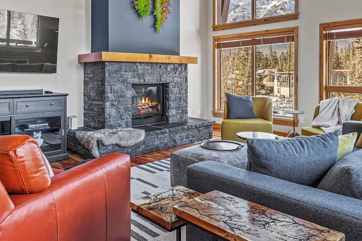 Scenic Bliss Penthouse | Prime Location - Canada