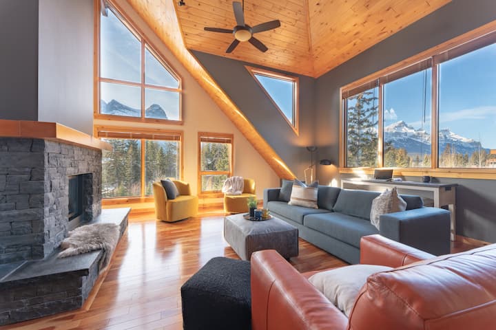 Scenic Bliss Penthouse | Prime Location - Canada