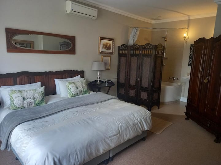 La Pension Guest House - King To Twin - Oudtshoorn