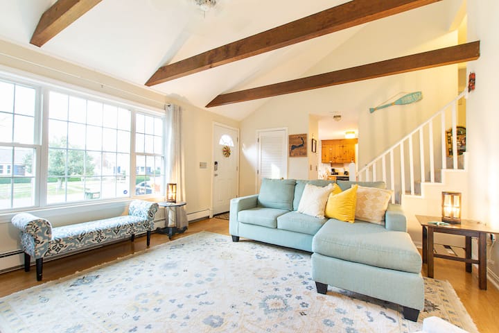 Stylish Home Dog Friendly Close To Beach! - Yarmouth Port, MA