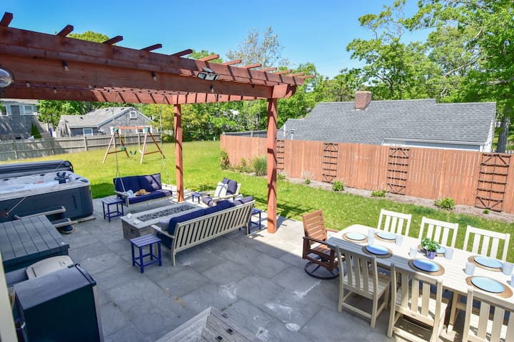 Stunningly Decorated Home With Hot Tub! - Dennis, MA