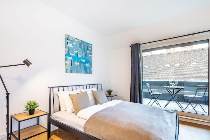 Bright Central Flat With Large Terrace - Ungarn