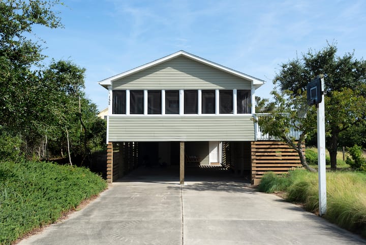 A Captain's Tale: Short Walk To Beach And Downtown - Duck, NC