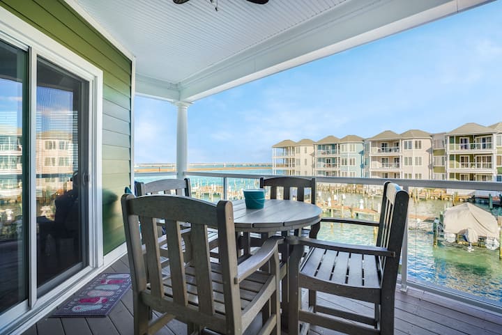 Sunset Bay Villa 206 | Waterfront + Pool - Chincoteague, VA