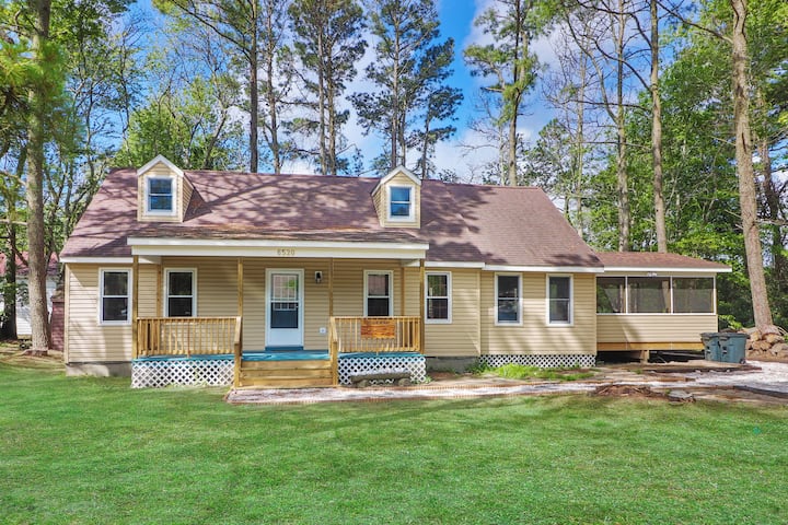 Utter East - Large Screened Porch & Firepit - Chincoteague, VA