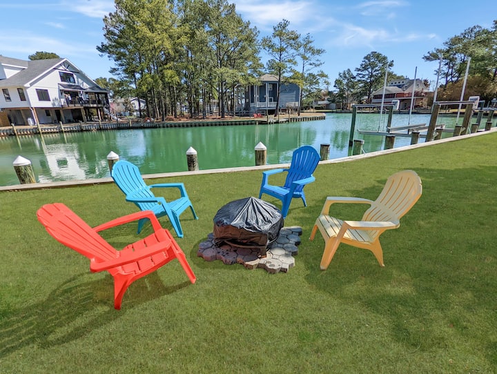 Cedar Cove | Waterfront Dock + Fireplace + Deck - Chincoteague, VA