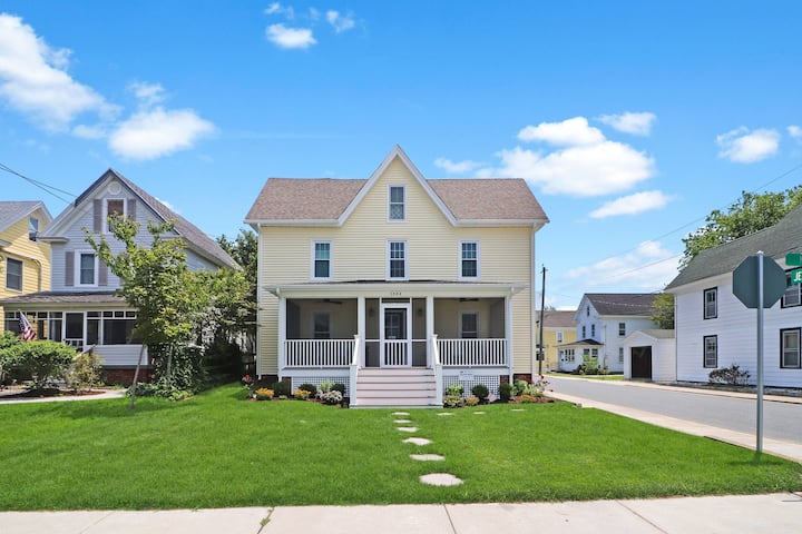 Hill House | Walk Downtown + Sunset Views + Pets - Chincoteague, VA