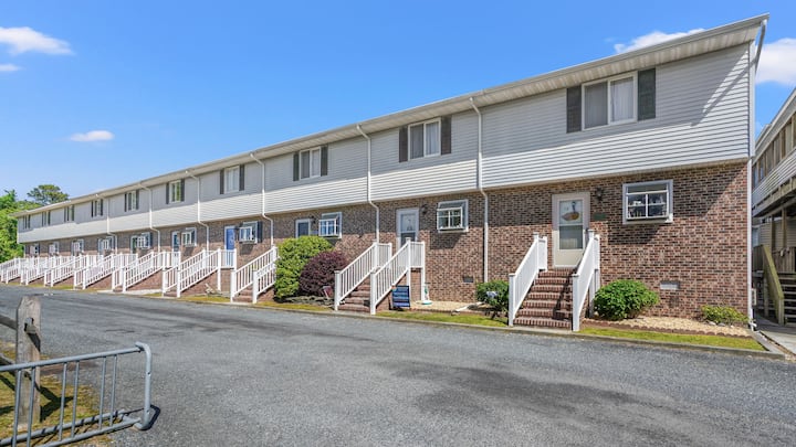 Joint Venture - Pet Friendly; Water Views! - Chincoteague, VA