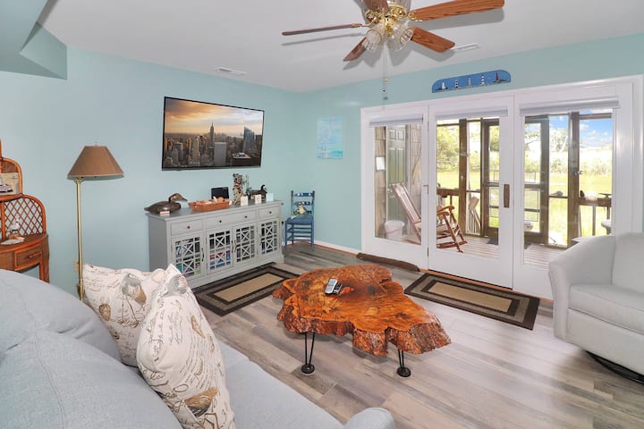 Misty’s Thicket | Private Pier + Screened Porches - Chincoteague, VA