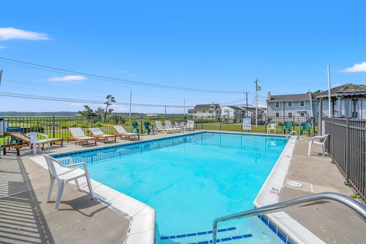 Morning Memories | Community Pool + Dock + Pets - Chincoteague, VA