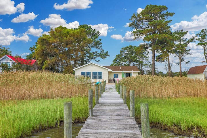 An Unfettered View | Waterfront Ranch W/ Boat Dock - Chincoteague, VA