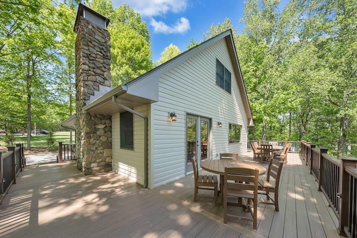 Lakefront Home With Hot Tub - Smith Mountain Lake, VA