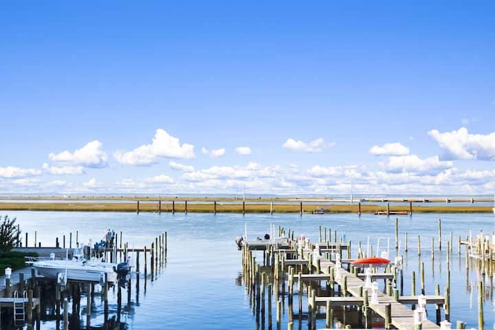 Sunset Bay Villa 212 - Pet Friendly; Waterfront! - Chincoteague, VA