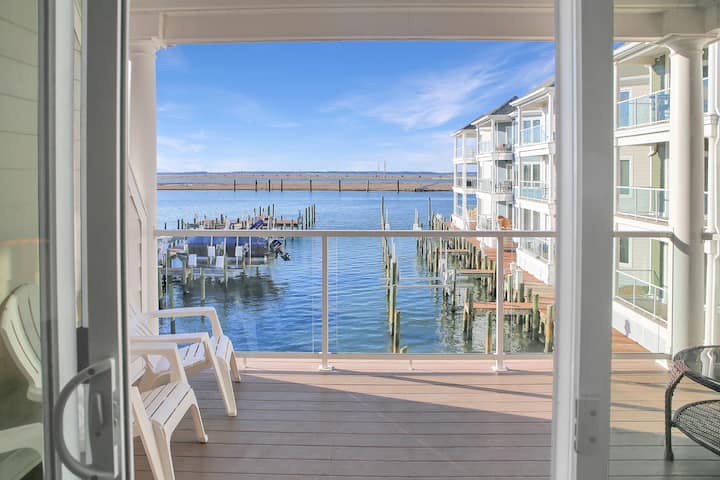 Sunset Bay Villa 212 | Waterfront + Pet Friendly - Chincoteague, VA