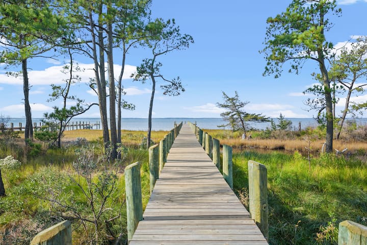Wildcat Haven | Bayfront Luxury + Private Pier - Chincoteague, VA