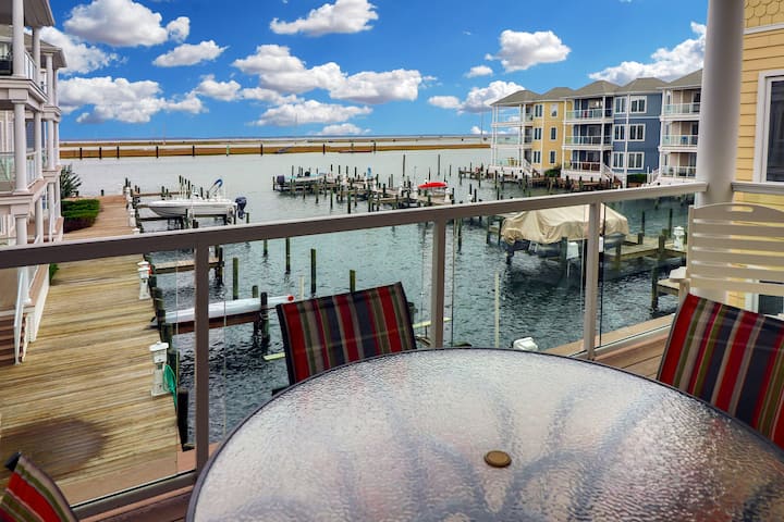 Sunset Bay Villa 208 | Boat Slip + Pool, Pets - Chincoteague, VA