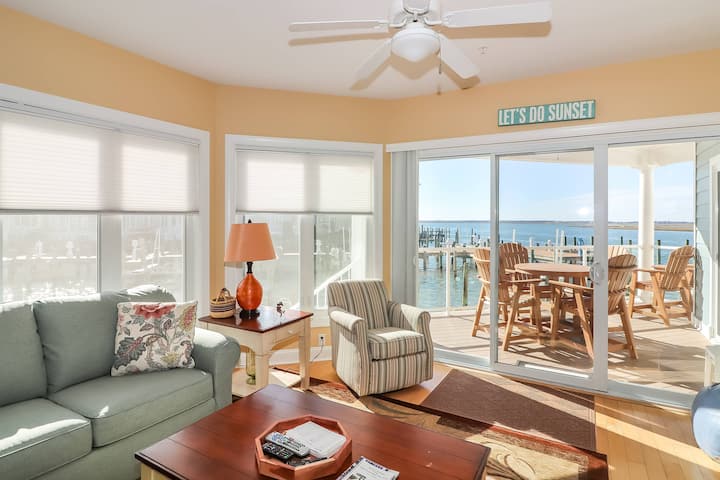 Sunset Bay Villa 116 | Marina Walk-out + Pool - Chincoteague, VA