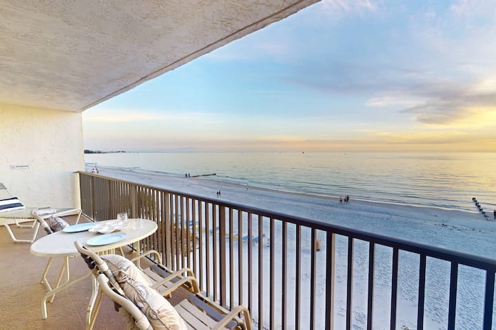 Direct Beachfront. Heated Pool. Great Location. - Madeira Beach, FL