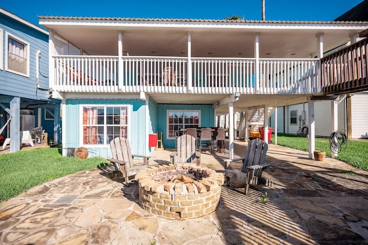 All Decked Out - Spacious Home With Fabulous River - Matagorda, TX