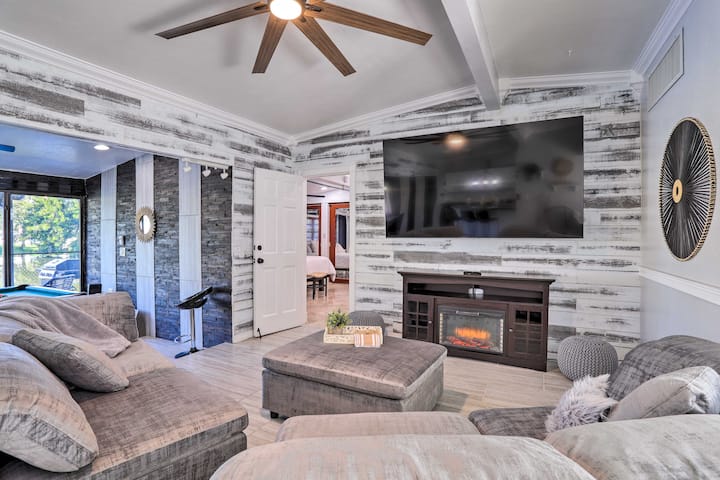 Modern Seminole Home W/ Patio, 3 Mi To Beach! - Redington Beach, FL