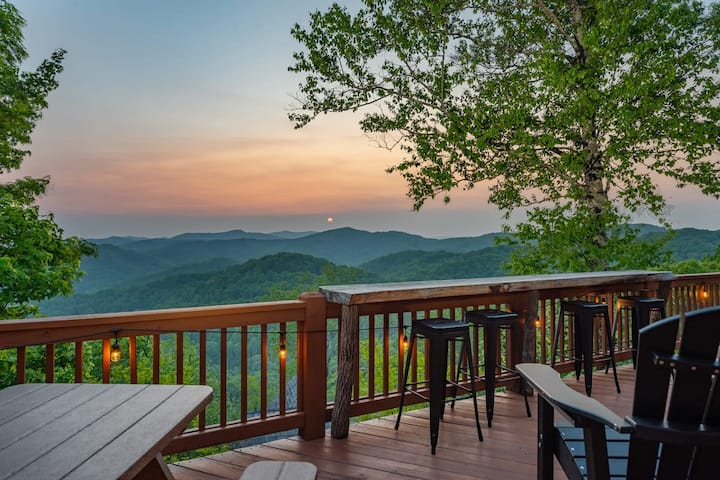 Fire Pit ~Hot Tub ~Views ~2 Big Decks~dog Friendly - North Carolina