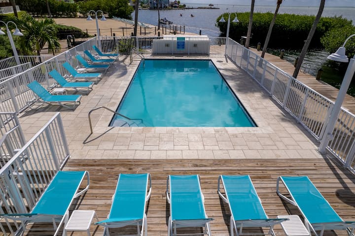Rare Gem! Free Parking, Breakfast, Onsite Pool - Islamorada, FL